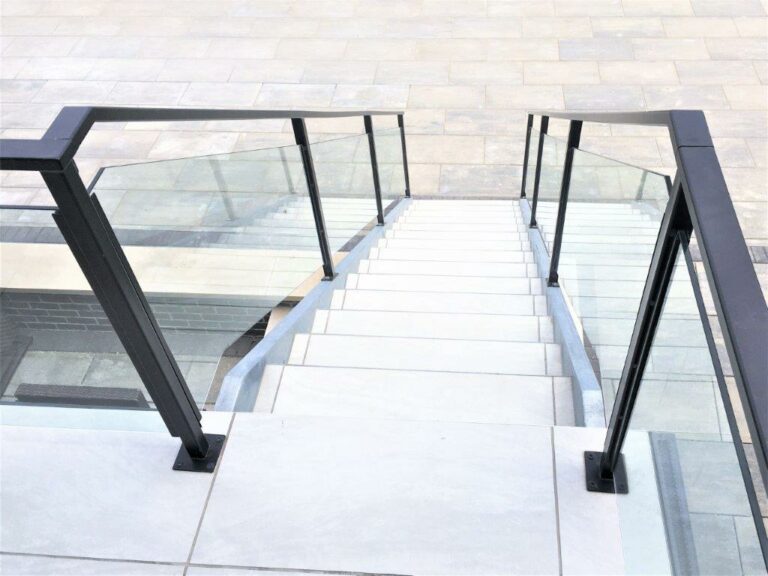Temepred Glass Deck Railing Systems for Straight Stairs