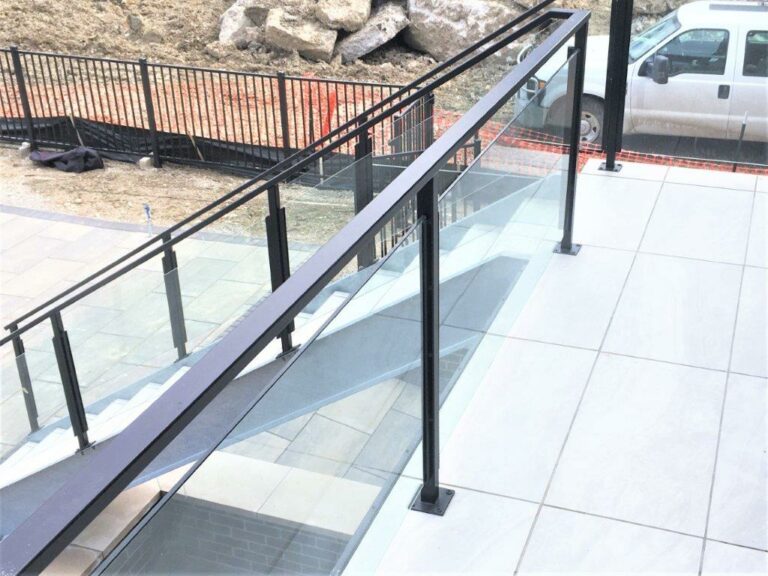 Temepred Glass Deck Railing Systems for Straight Stairs